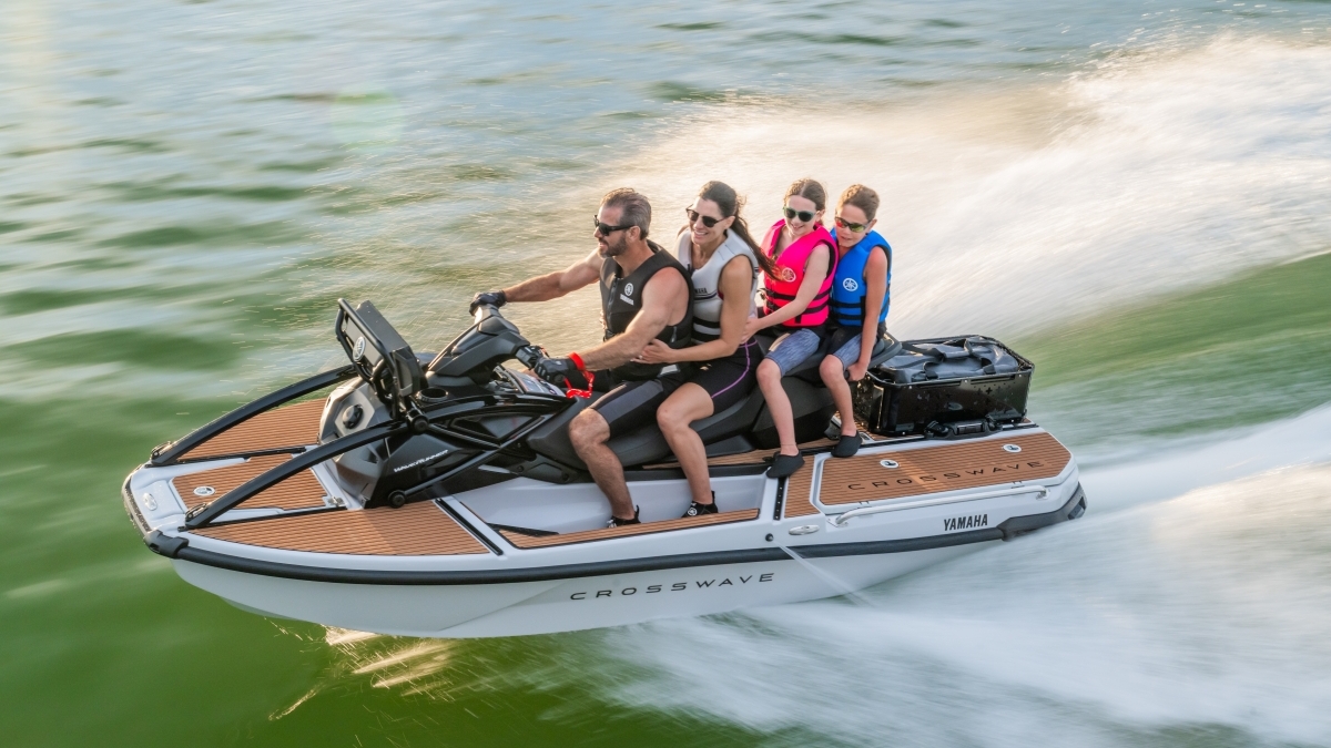 Yamaha CrossWave | ROBRADY design